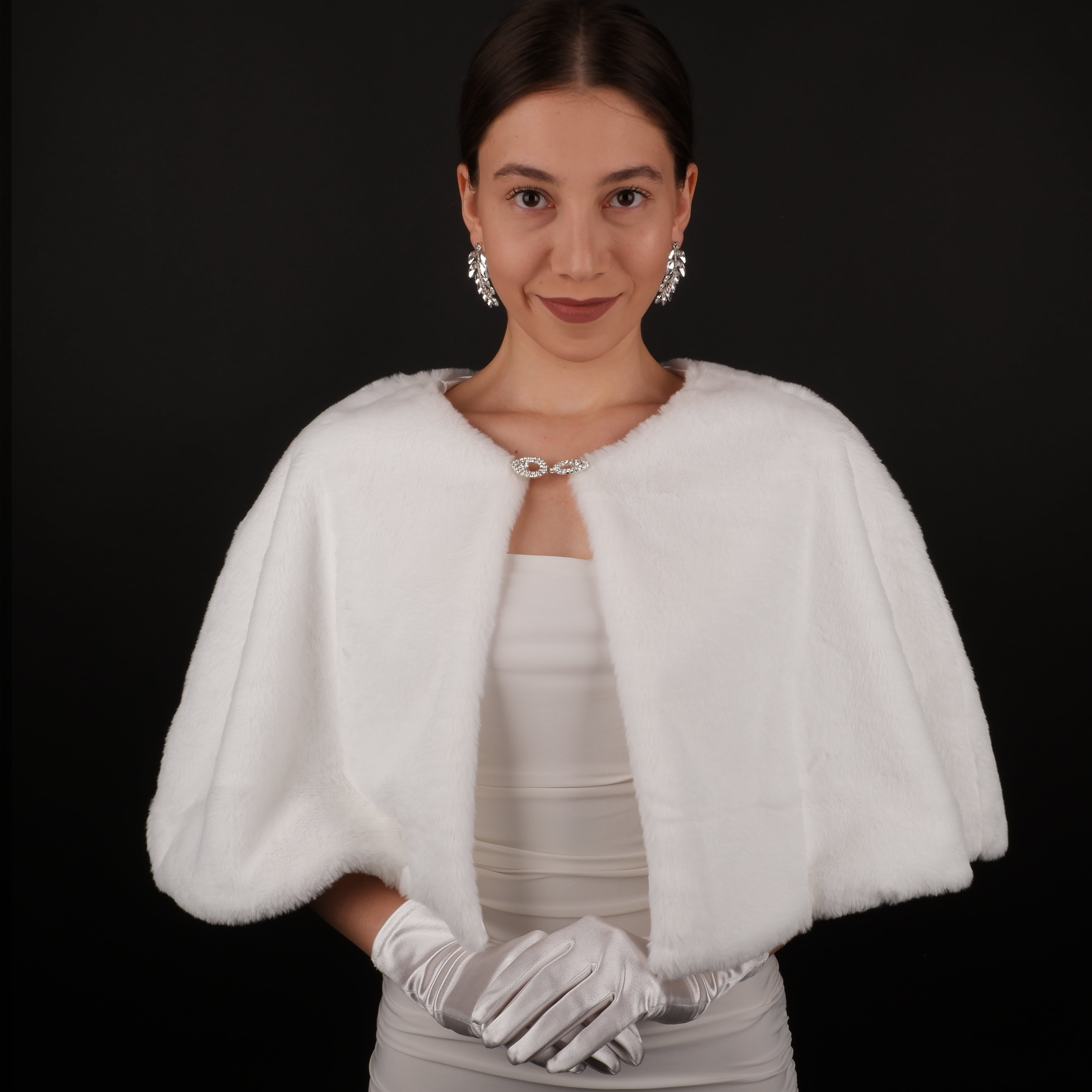 Stylish Short Faux Fur Bolero for Brides: A Touch of Luxury and Elegan